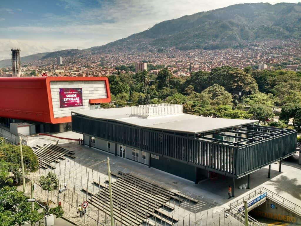 Sao Paulo Plaza - Centros Comerciales, Pro & Comercial en Medellín ...
